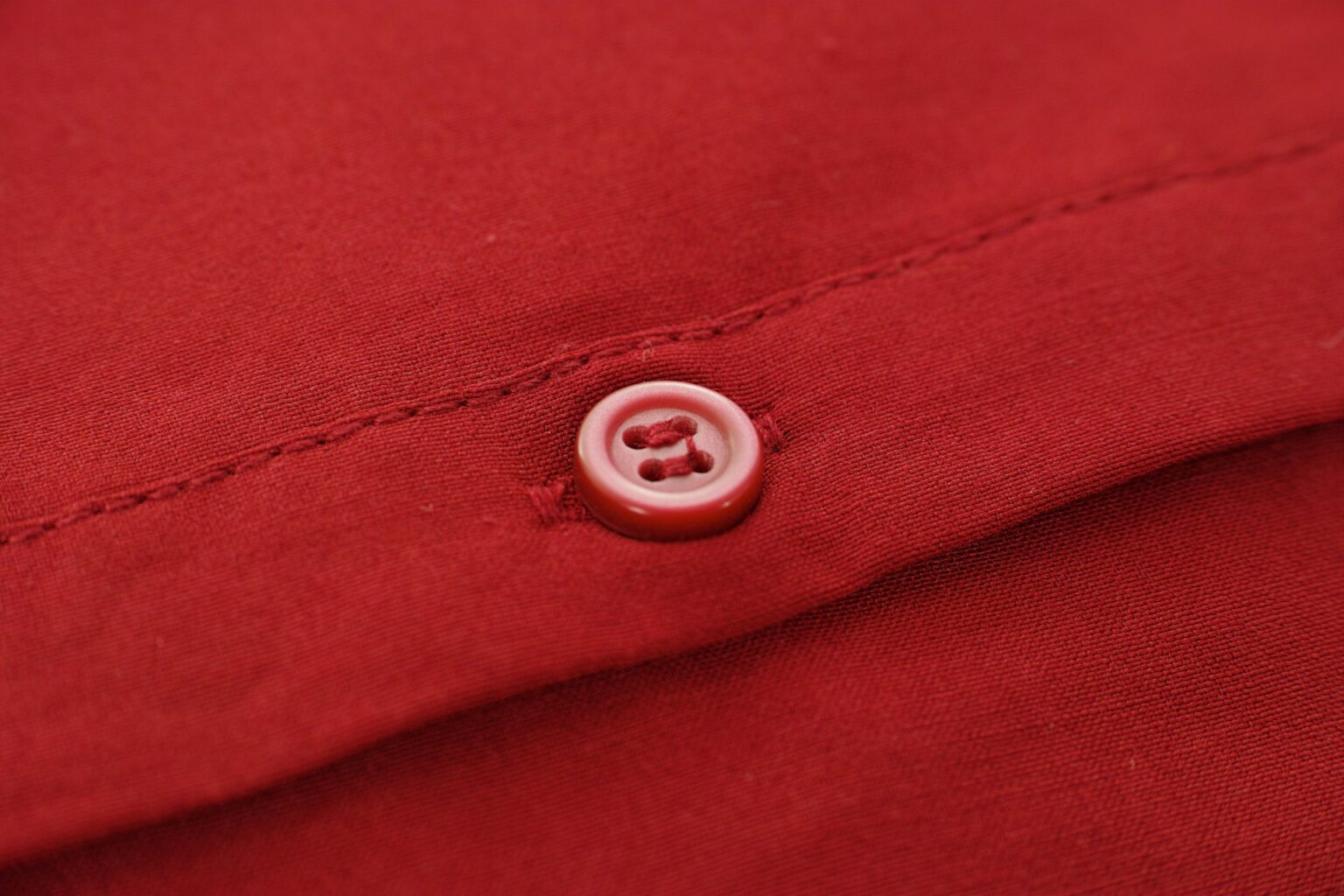 Not Red: The Best Colors to Welcome the New Year 2026 - Fashion illiteracy